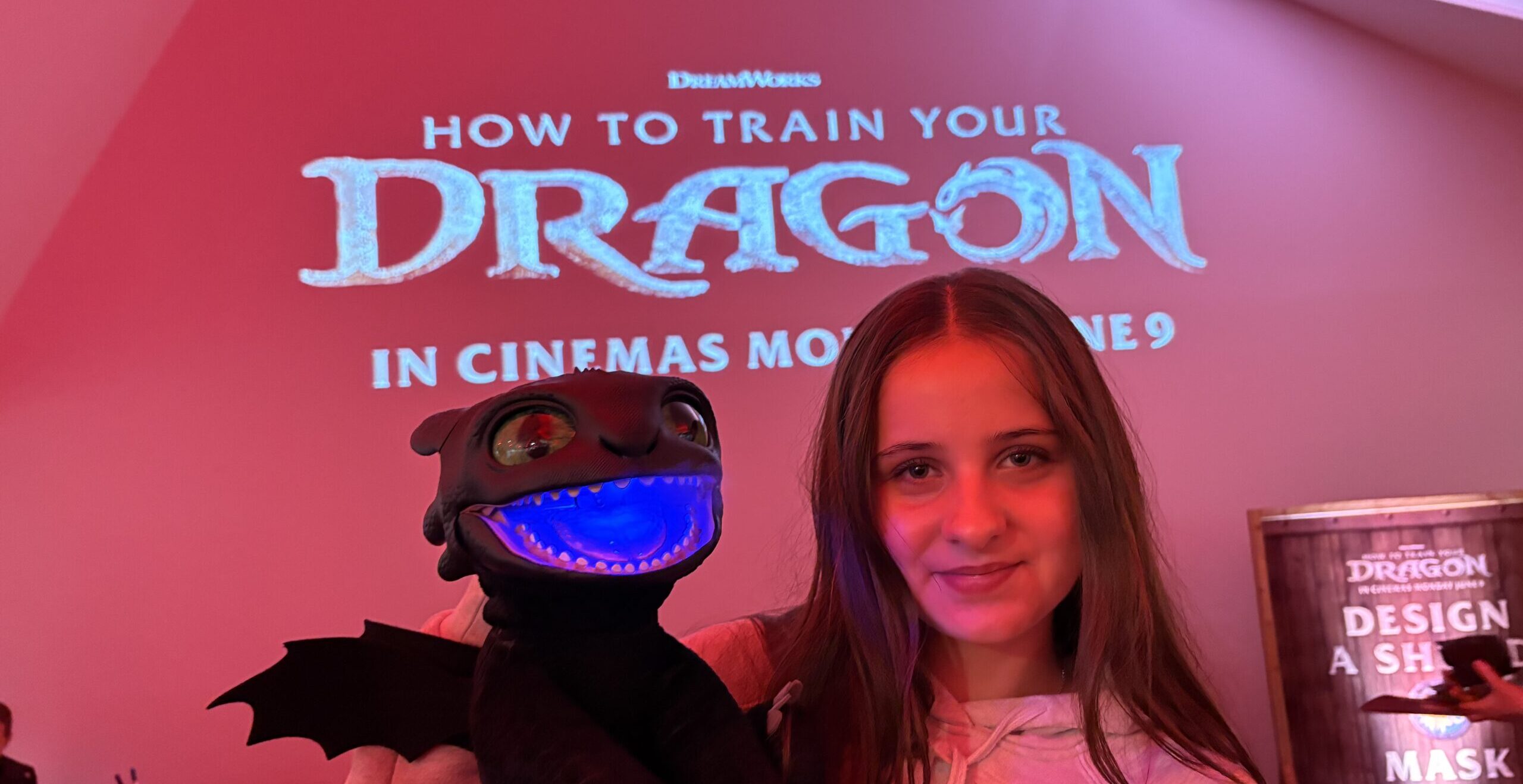 Bex and RealFX Puppetronic Toothless at the How to Train Your Dragon ...